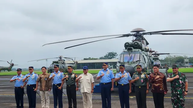 Menhan Prabowo Subianto Serahkan 8 Helikopter Angkut ke TNI AU - News Liputan6.com