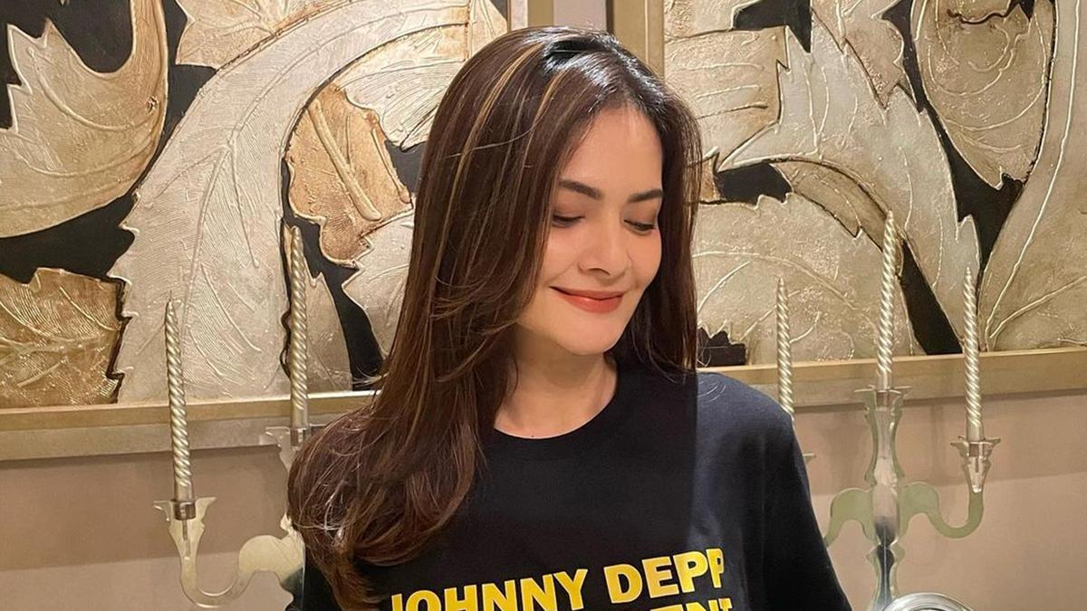 Gaya Elegan Cut Tari Pakai Outfit Hitam, Curi Perhatian - Foto Liputan6.com