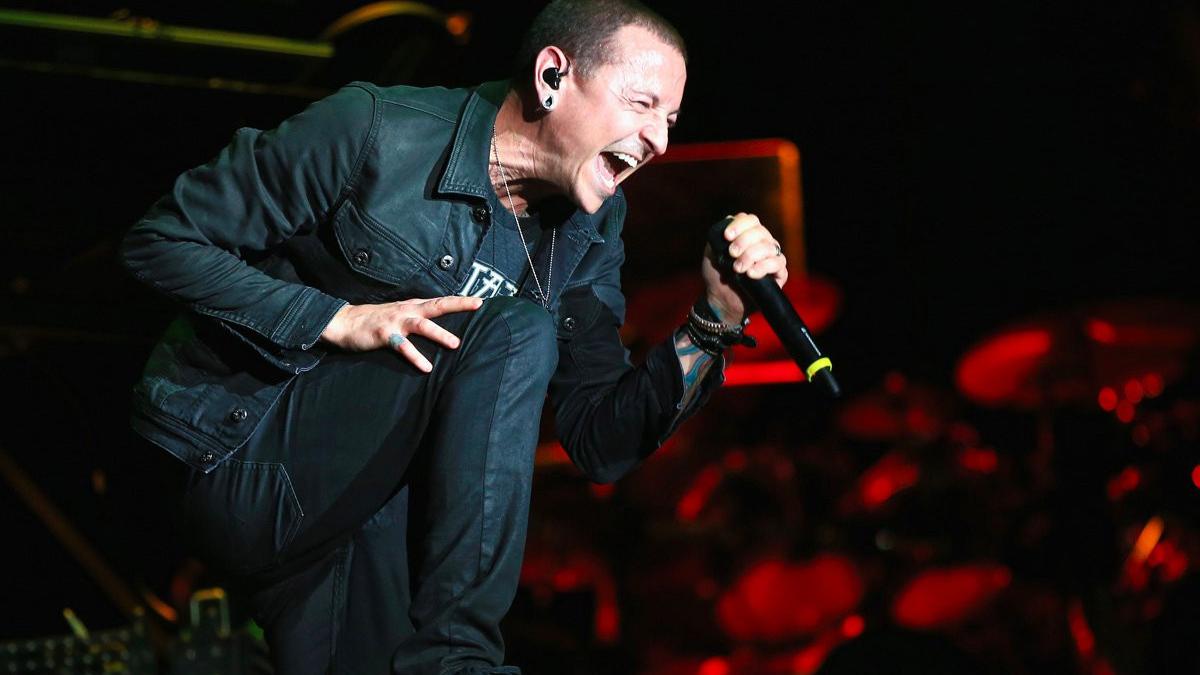 Trauma Masa Kecil Penyebab Kematian Chester Bennington?