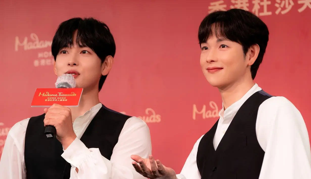Im Siwan Pose dengan Patung Lilinnya di Madame Tussauds, Mirip Banget ...