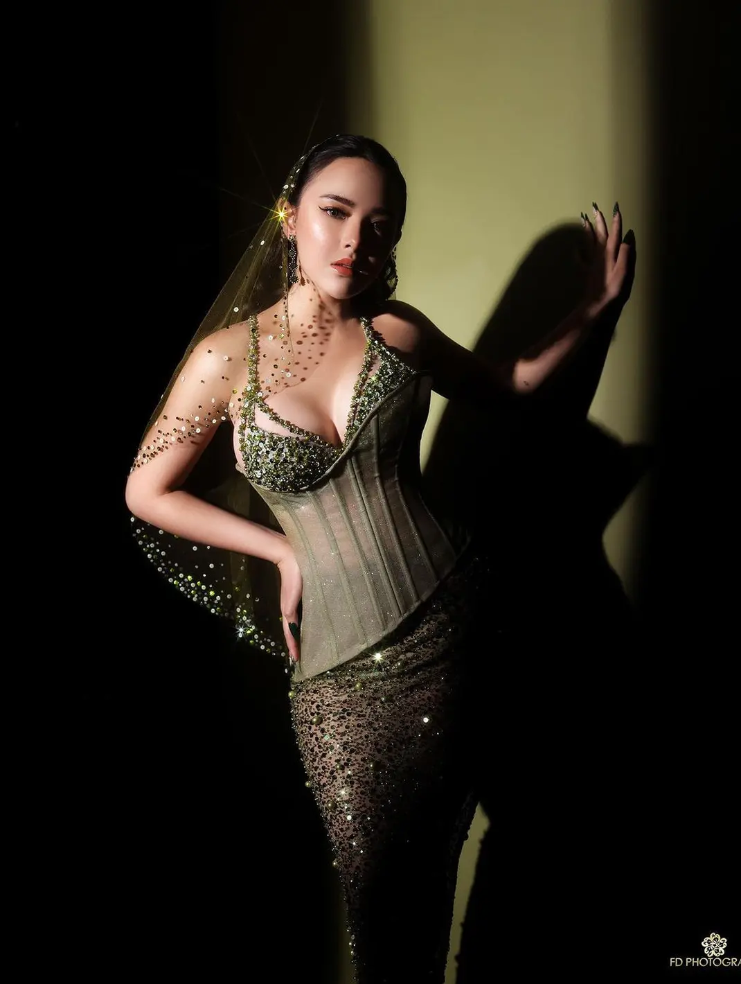 6 Gaya Berani Amanda Manopo di Pemotretan Terbaru Bertema The Mystical ...