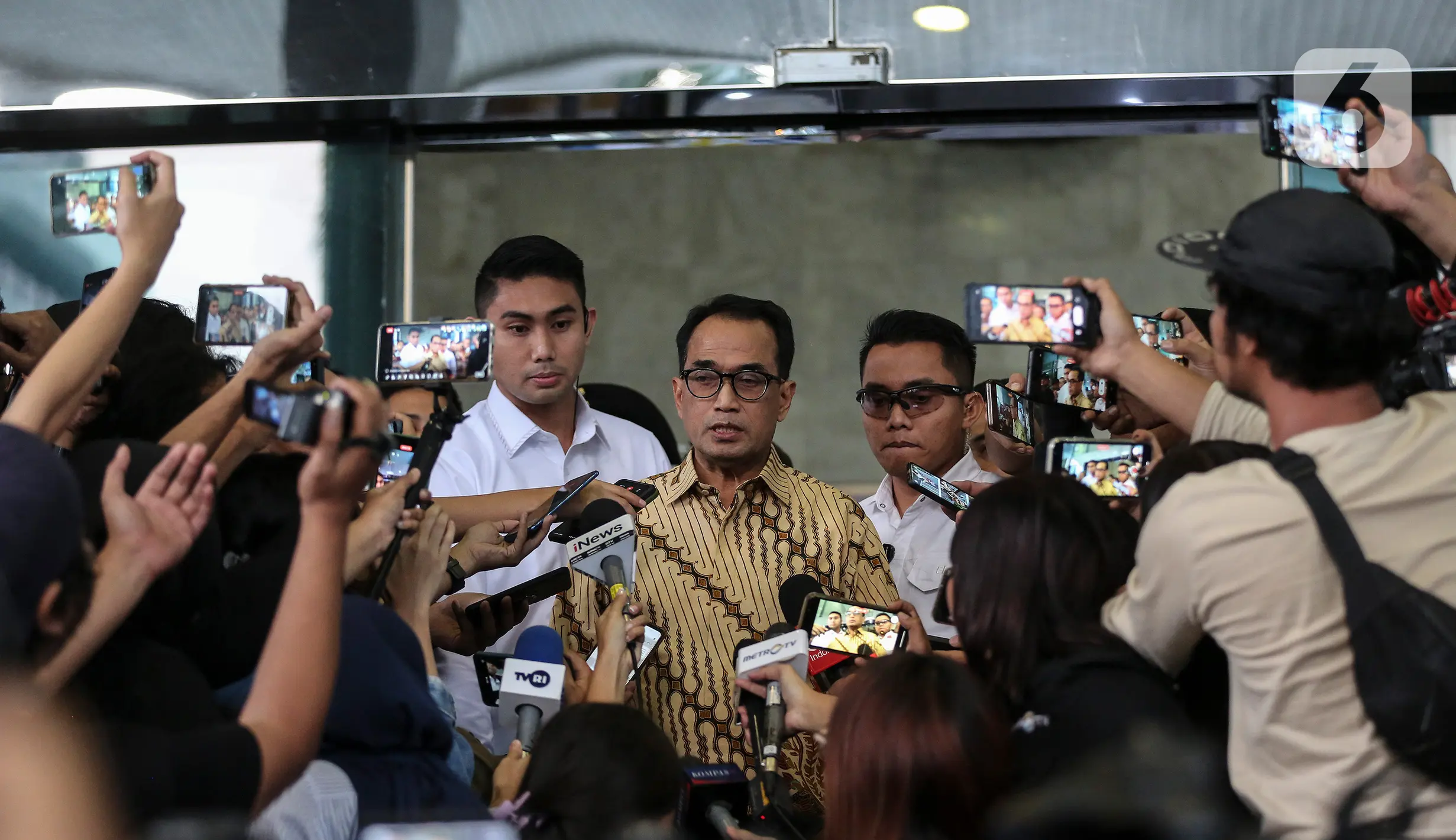 Raut Wajah Menhub Budi Karya Sumadi Usai Diperiksa KPK sebagai Saksi Suap Pengadaan dan ...