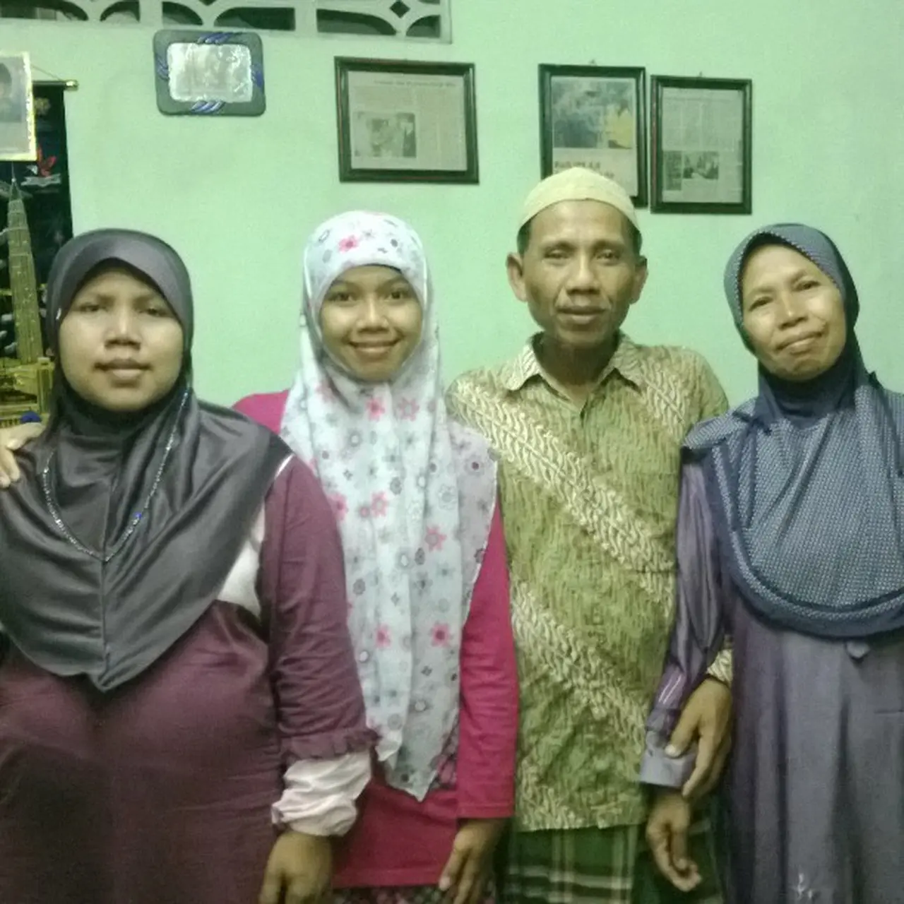 6 Potret Hangat Kebersamaan Raeni dengan Orangtuanya, Sosok yang ...