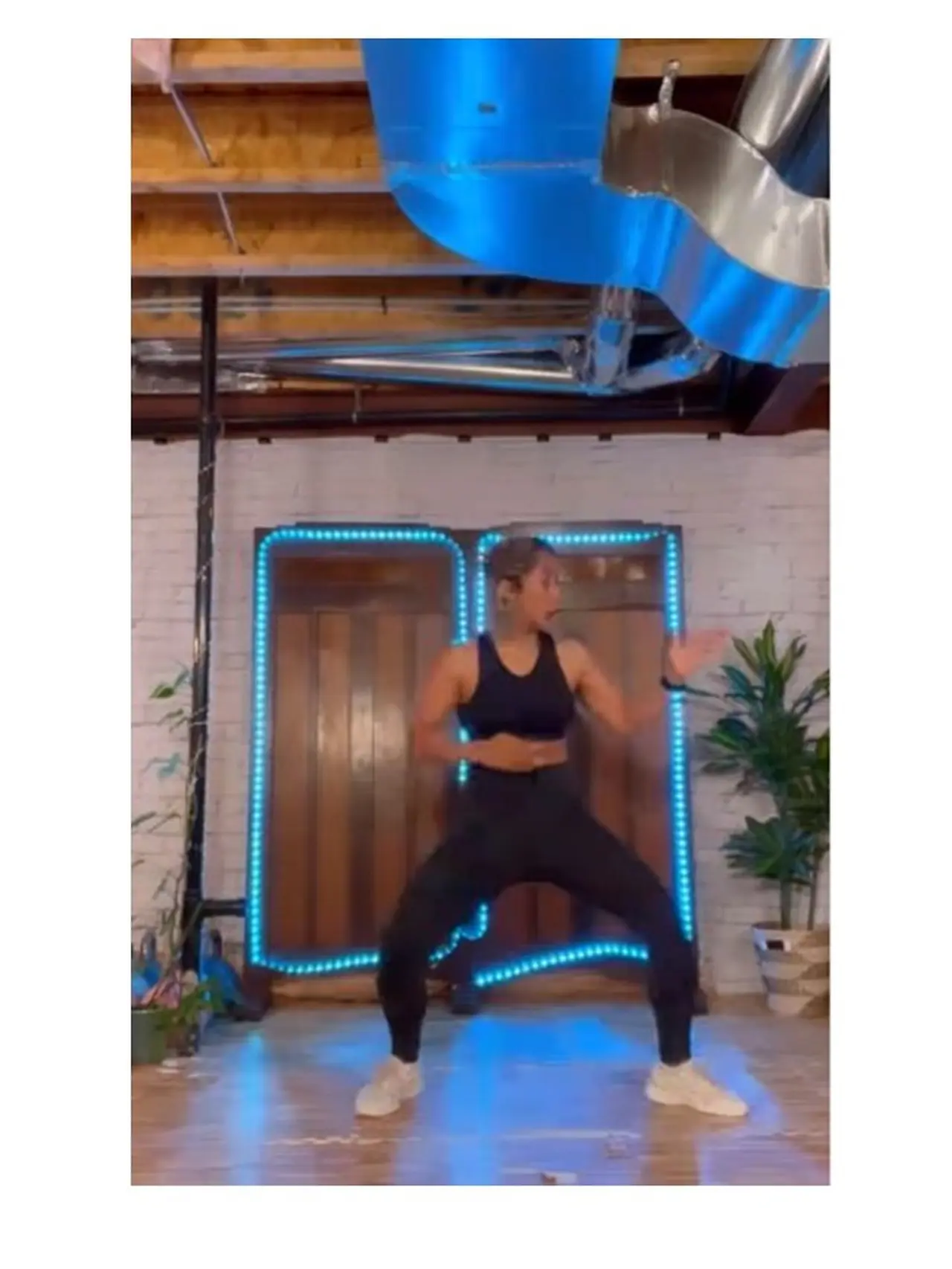 7 Potret Cut Memey saat Olahraga, Tetap Bugar di Usia 41 Tahun - Hot ...