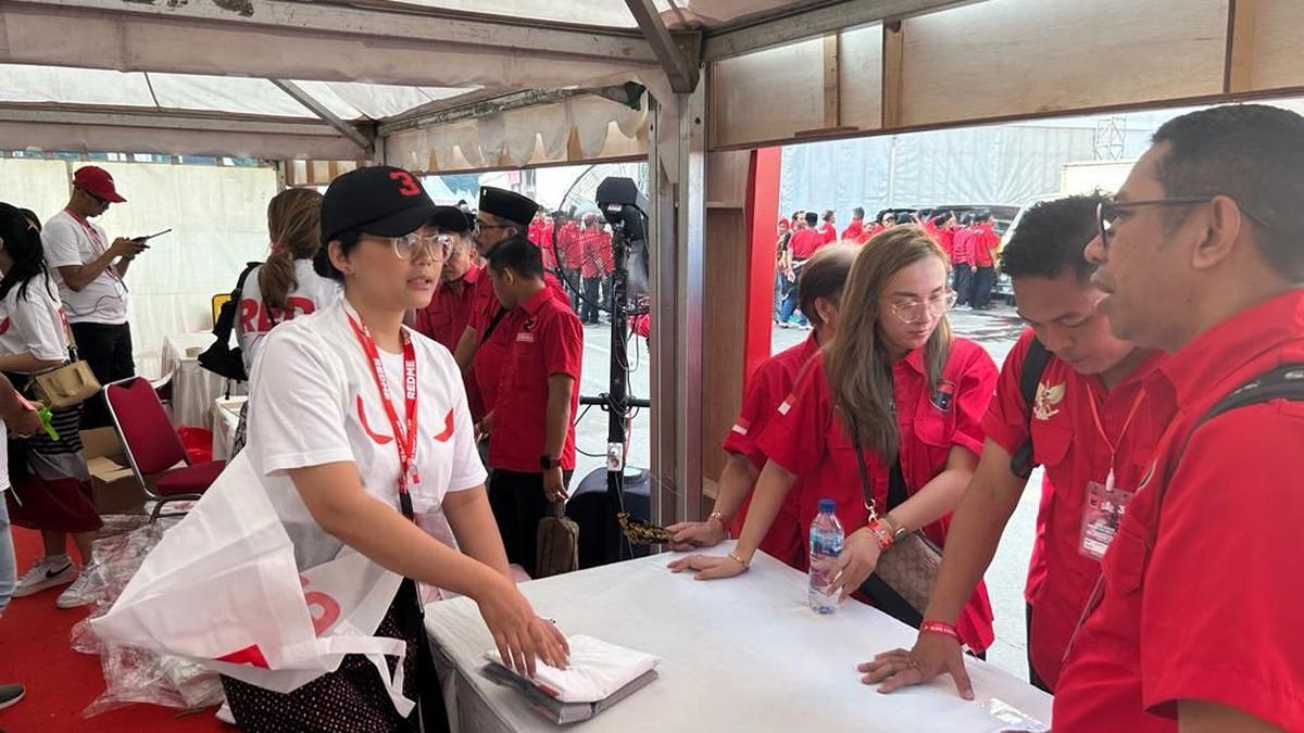 Pameran Atribut Milenial PDIP oleh RedMe di Puncak Peringatan Bulan ...
