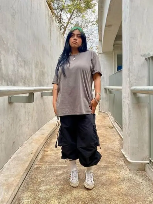 6 Potret Dinda Metalyana, Cewek Viral yang Mirip Billie Eilish Versi ...