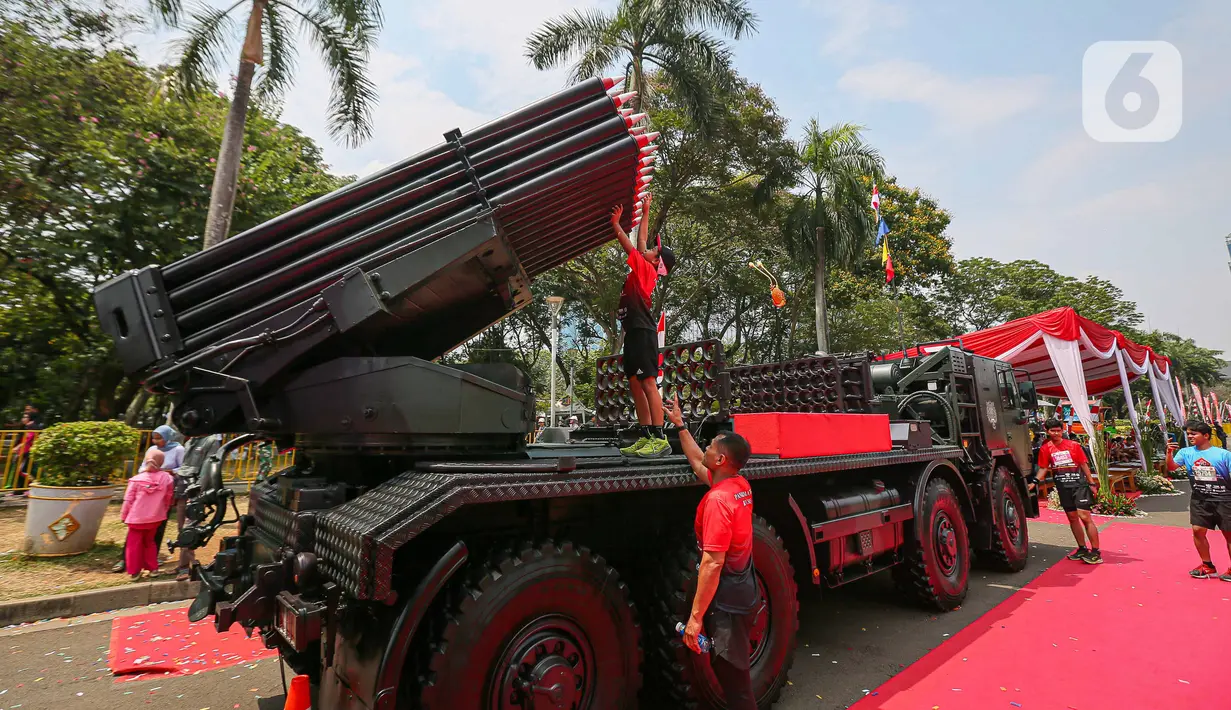 Jelang HUT Ke-78, Warga Antusias Kunjungi Pameran Alutsista TNI di Monas - Foto Liputan6.com