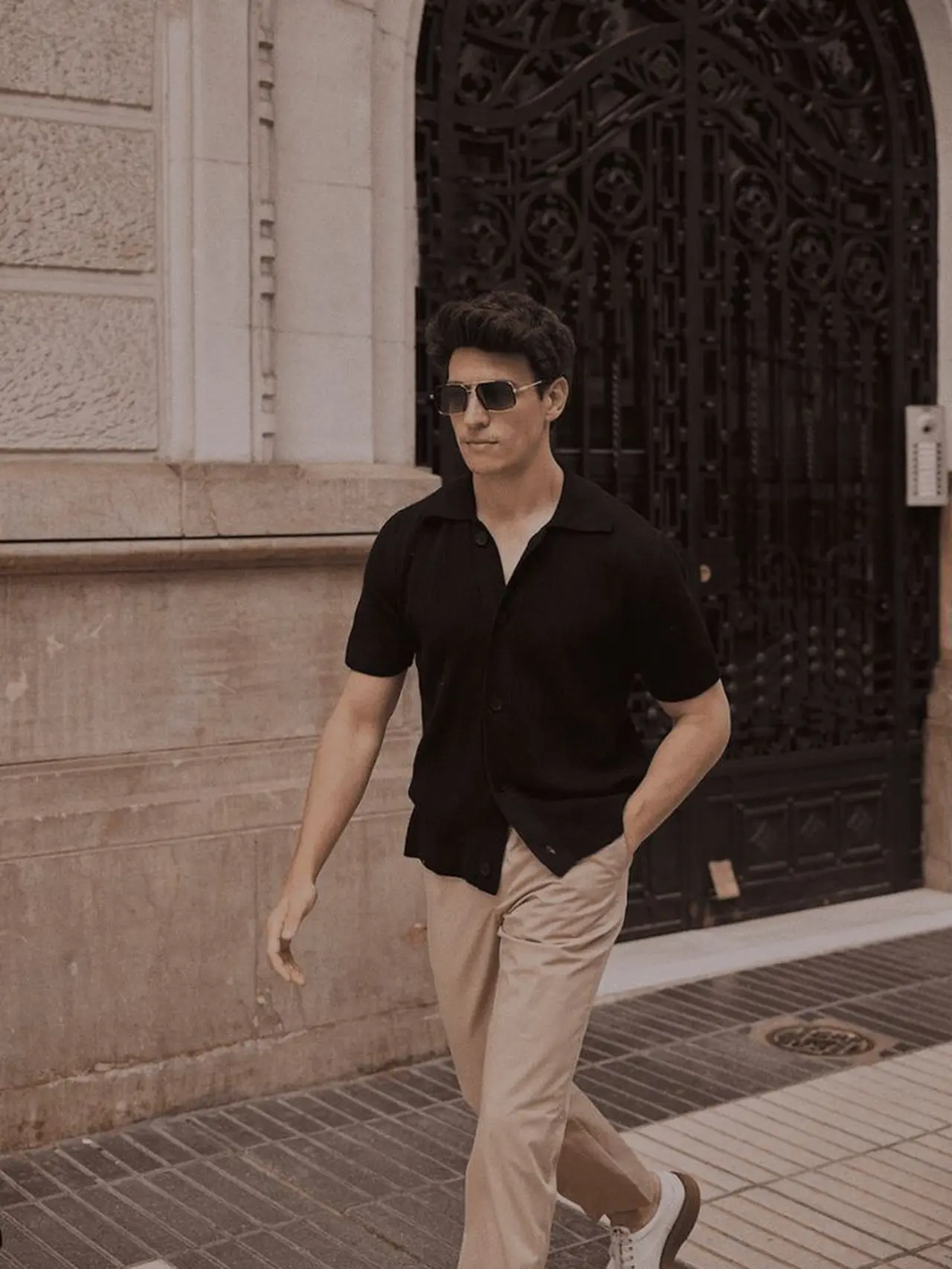 Makin Stylish dengan Kemeja Hitam, Ini Rekomendasi Outfit yang Wajib ...