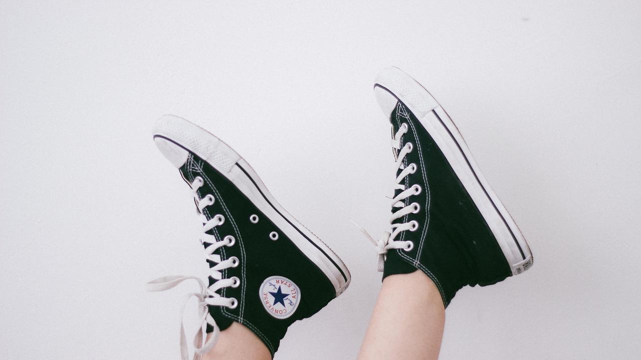 10 Tren Sneakers Paling Hype yang Akan Merajai 2025, Retro hingga ...