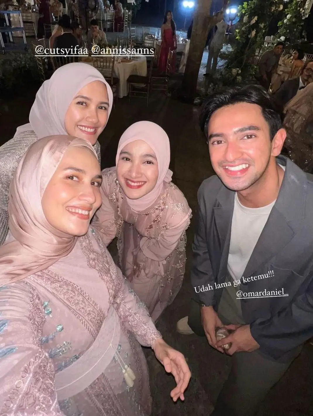 6 Gaya Artis Hadiri Resepsi Pernikahan Debi Sagita dan Marco Ivanos, dari Raisa Andriana Bergaun ...