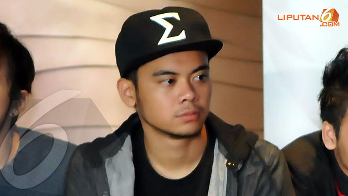 Reza SMASH Taklukkan Model Keturunan Jerman - ShowBiz Liputan6.com