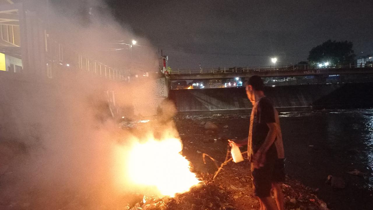 Asap Pembakaran Sampah Picu Keributan di Kelapa Gading, 1 Orang Terkena ...