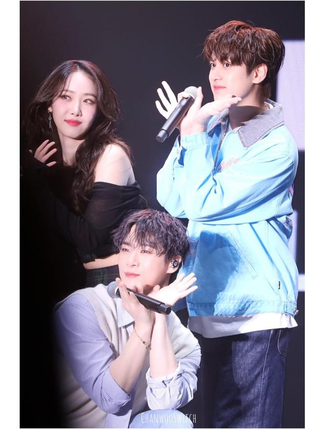 6 Potret Kenangan Moonbin ASTRO Bareng Geng 98 Line, Selalu Tersenyum - Hot Liputan6.com