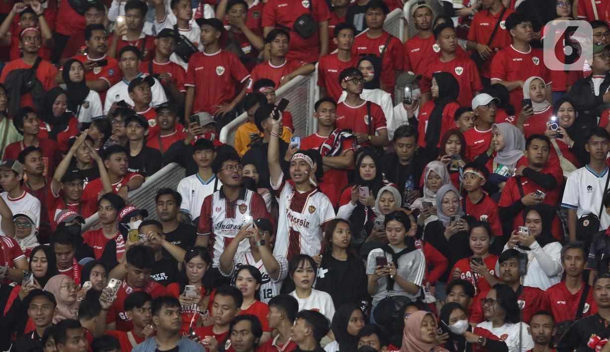 Koreografi Suporter Timnas Indonesia Getarkan Stadion Utama Gelora Bung ...