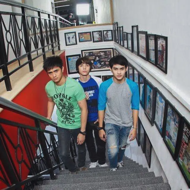 7 Potret Keren Stefan William Bareng The Junas, Band yang Menemaninya ...