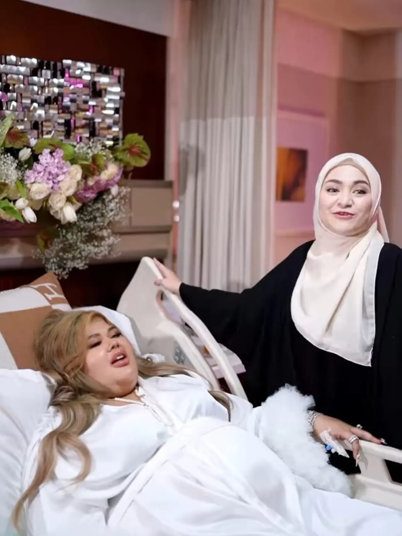 6 Artis Jenguk Shindy Samuel Operasi Potong Lambung, Banjir Dukungan - Hot Liputan6.com