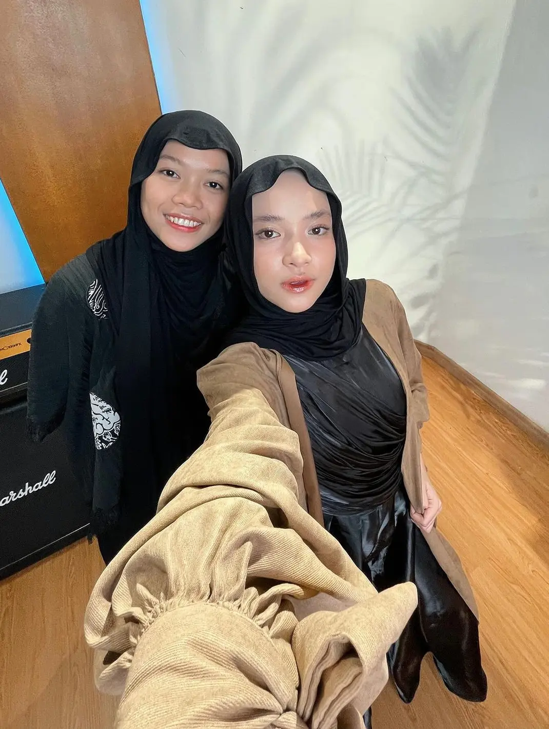 Potret Terbaru Nissa Sabyan Tampil Stylish dengan Padu Padan Outfit dan ...