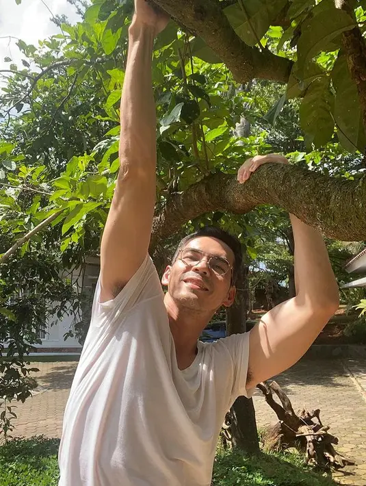 Potret Gagah Atalarik Syach, Makin Awet Muda di Usia Hampir Setengah ...