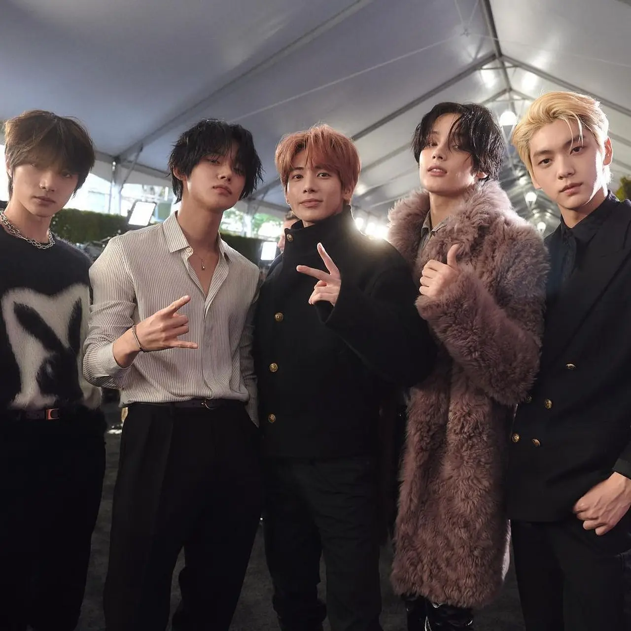 TXT Pertama Kali Hadiri Red Carpet AMAs, Hidupkan Kembali Gaya Indie ...