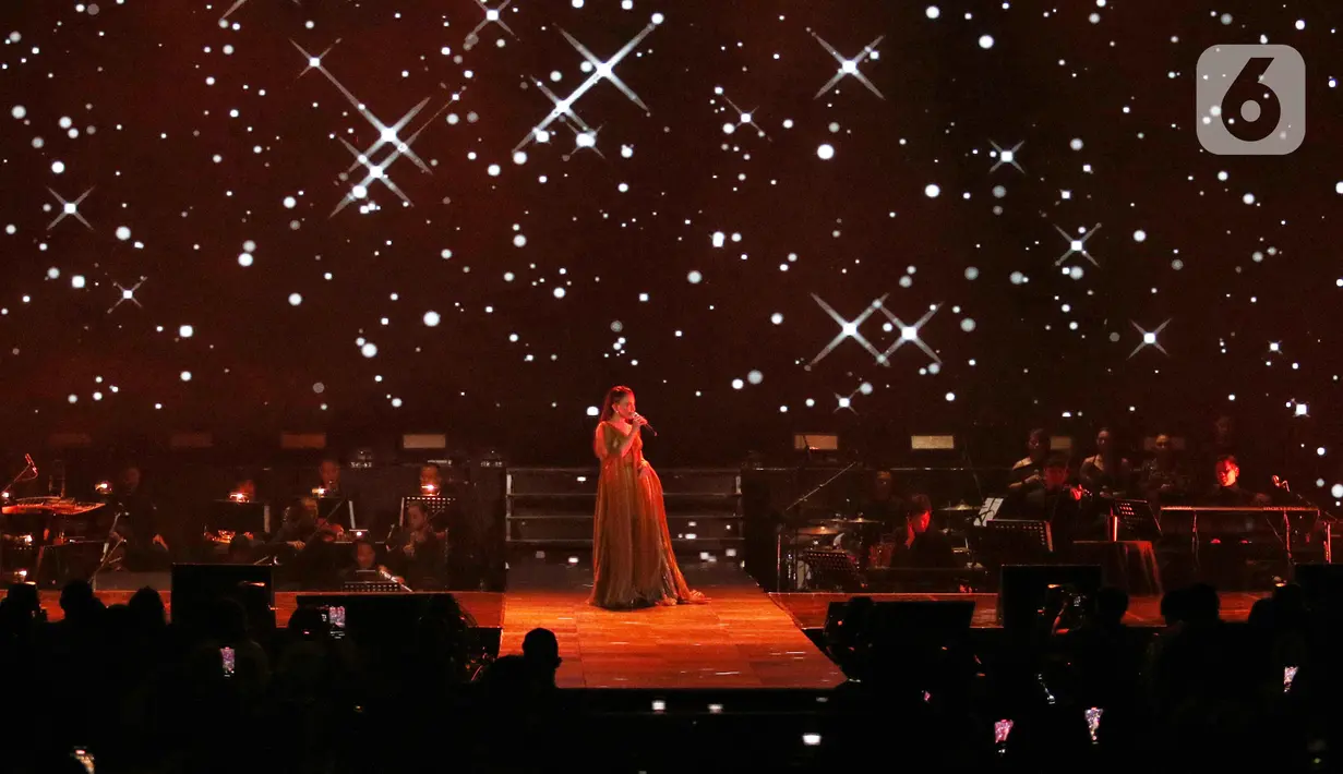 FOTO: Rossa Tampil Memukau dalam 25 Shining Years Concert - Foto ...