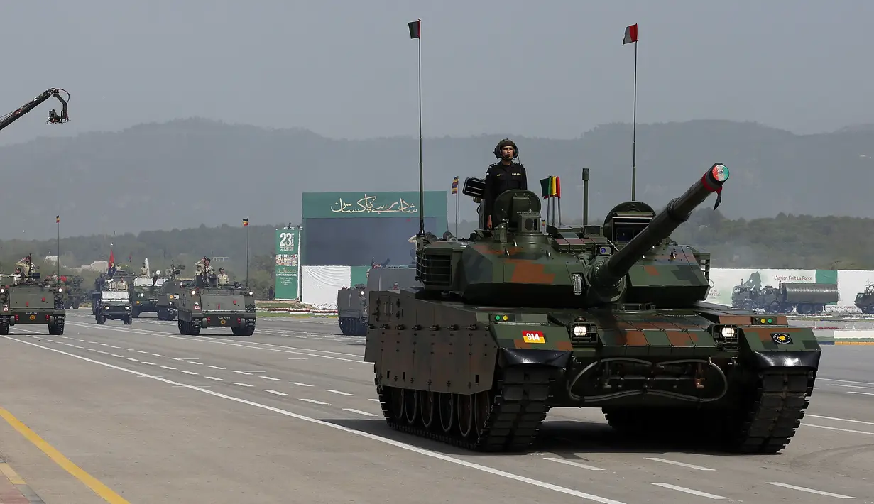 FOTO: Parade Militer Peringatan Hari Nasional Pakistan - Foto Liputan6.com