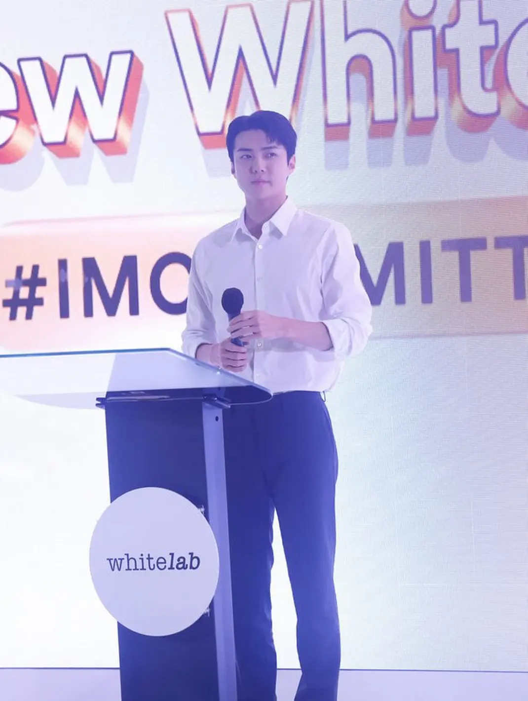 6 Potret Memesona Oh Sehun, Brand Ambassador Whitelab Temui Fans di Jakarta - Photo Fimela.com