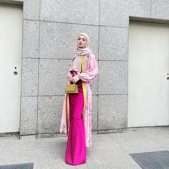 7 Potret Kebersamaan Inara Rusli dan Zaskia Gotik, Bak Saudara Kembar - Hot Liputan6.com