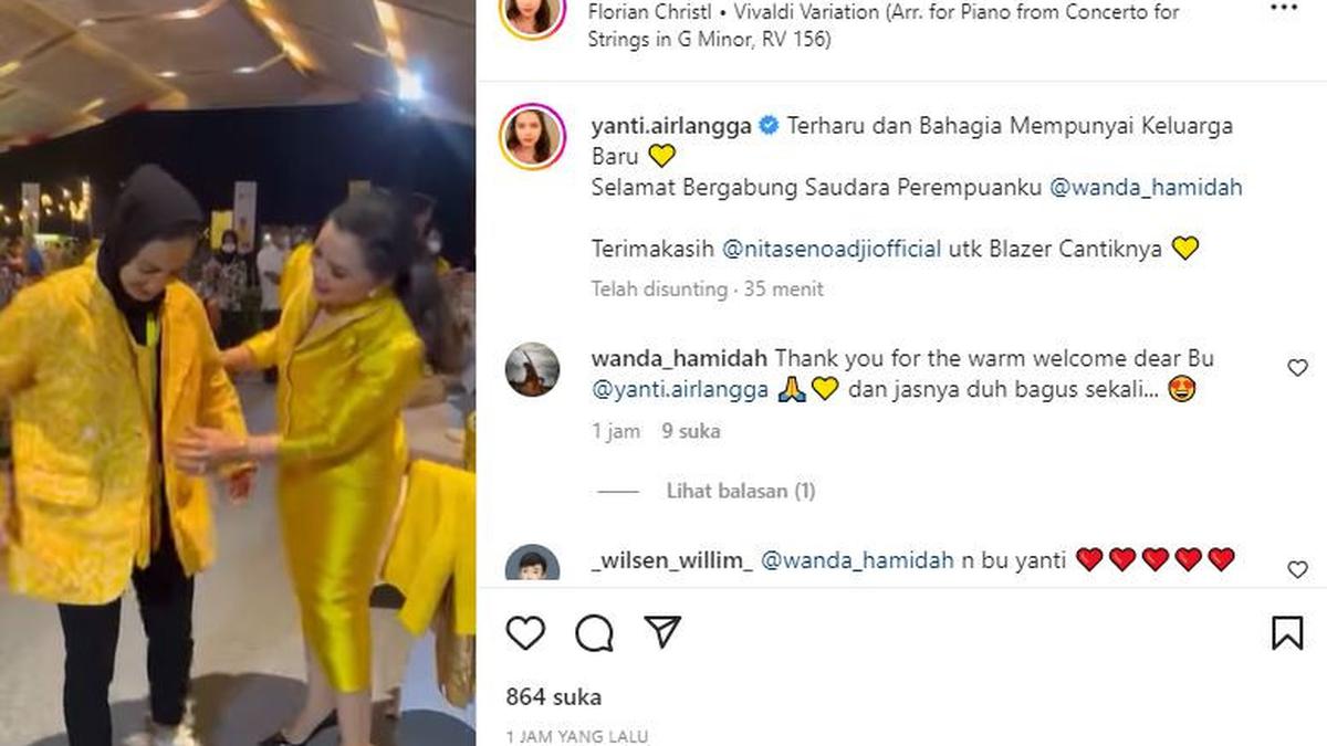 Momen Wanda Hamidah Pakai Jas Kuning Golkar - News Liputan6.com