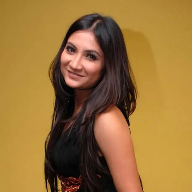 6 Potret Transformasi Natalie Sarah dari Setelah Mualaf hingga Putuskan Berhijab - Hot Liputan6.com