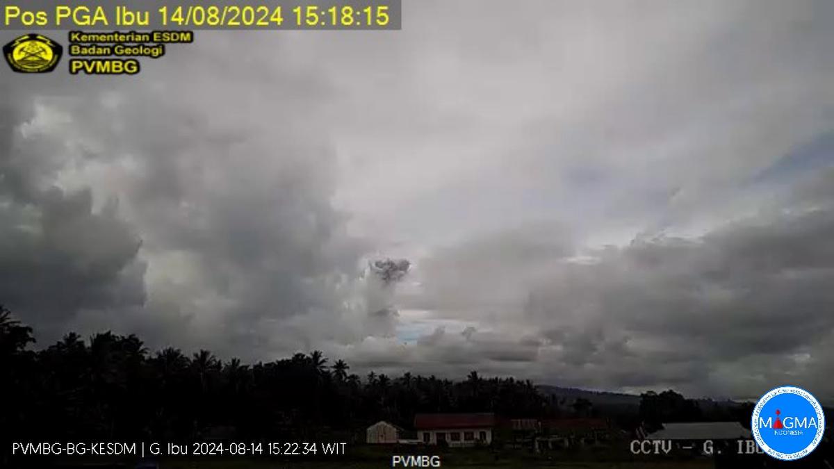 Gunung Ibu Erupsi Lagi, Semburkan Abu Vulkanik 1.000 Meter ke Arah Barat Laut - Regional ...