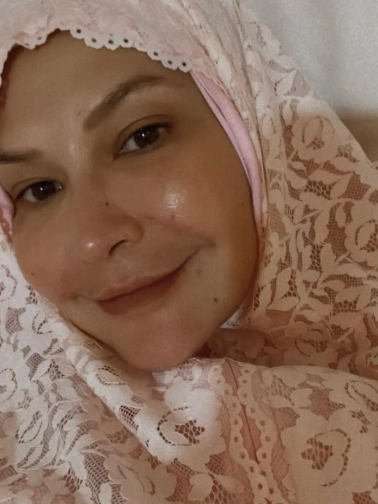6 Potret Tamara Bleszynski Tampil Berhijab, Penampilannya Bikin ...