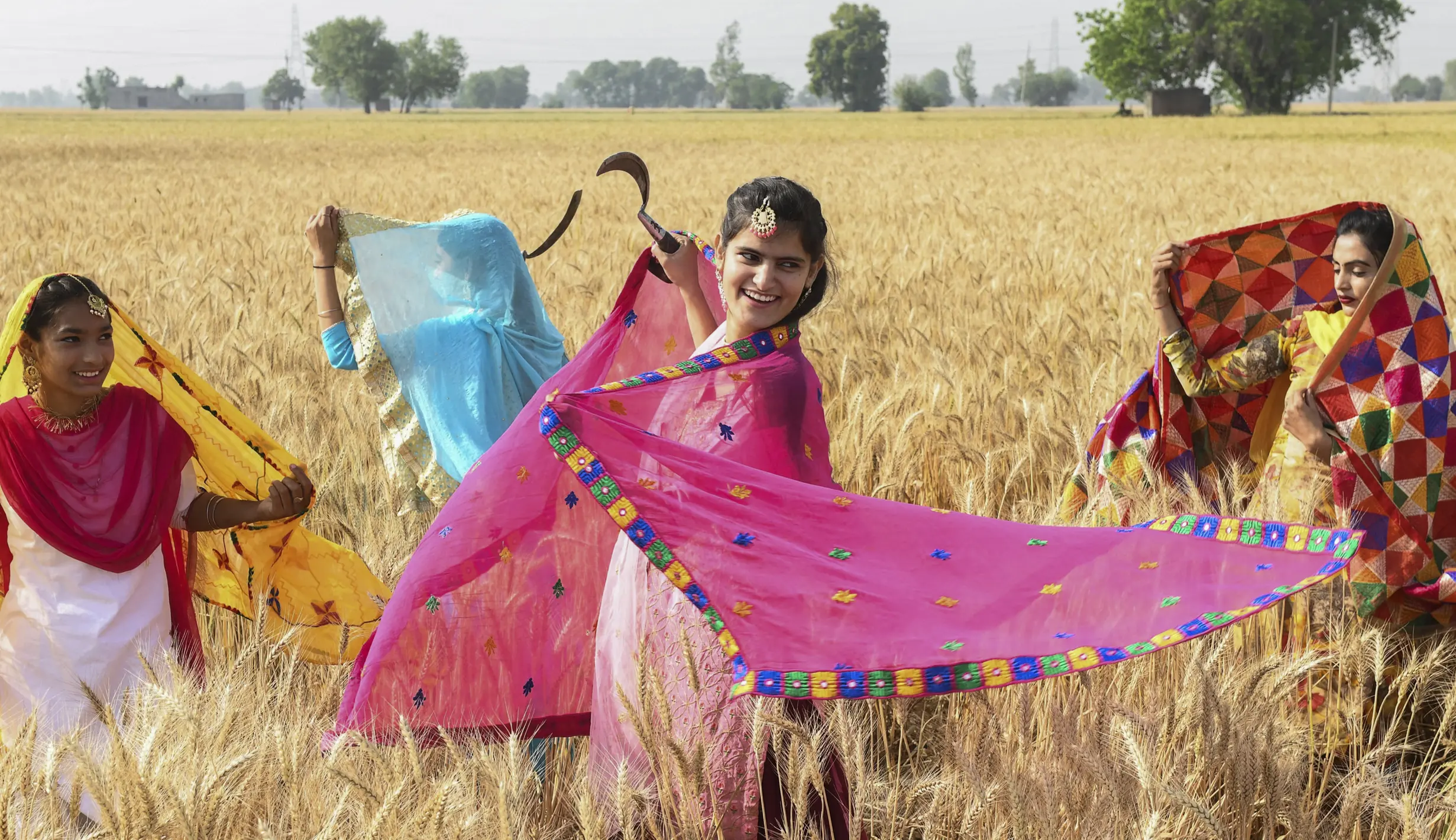 FOTO: Tarian Tradisional Rakyat Punjab Jelang Festival Panen Baisakhi ...