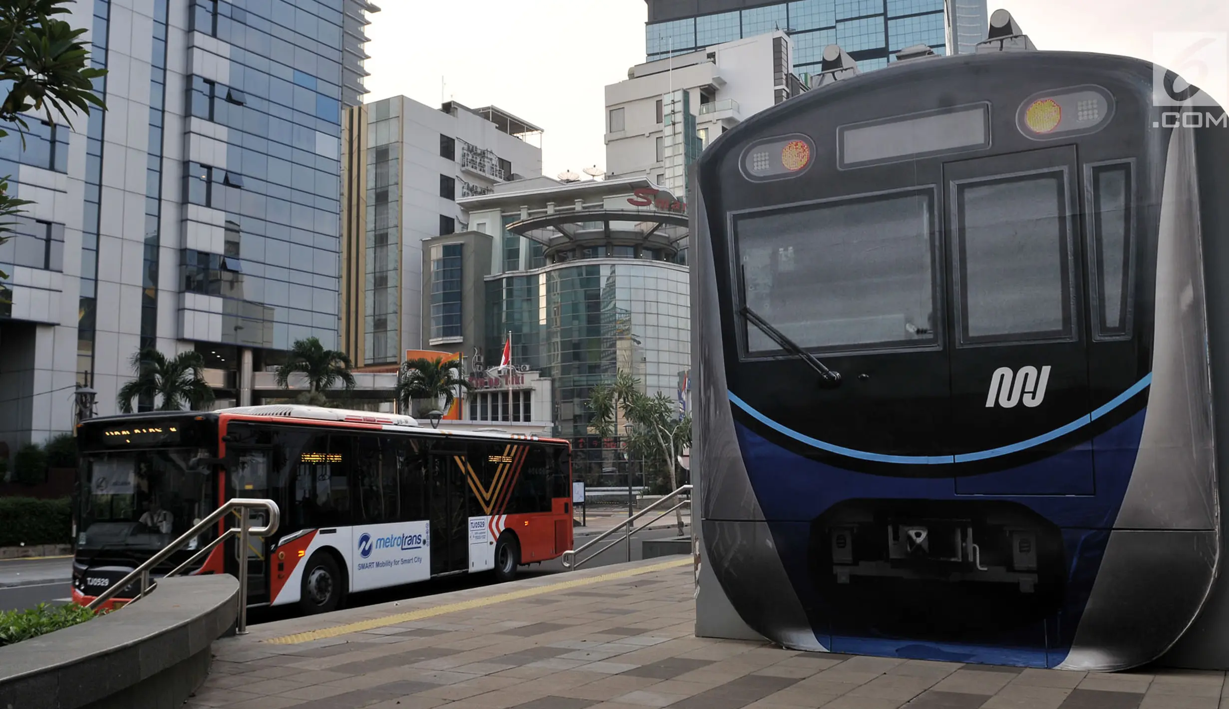 FOTO: Penumpang Transjakarta Meningkat Setelah MRT Beroperasi - Foto ...
