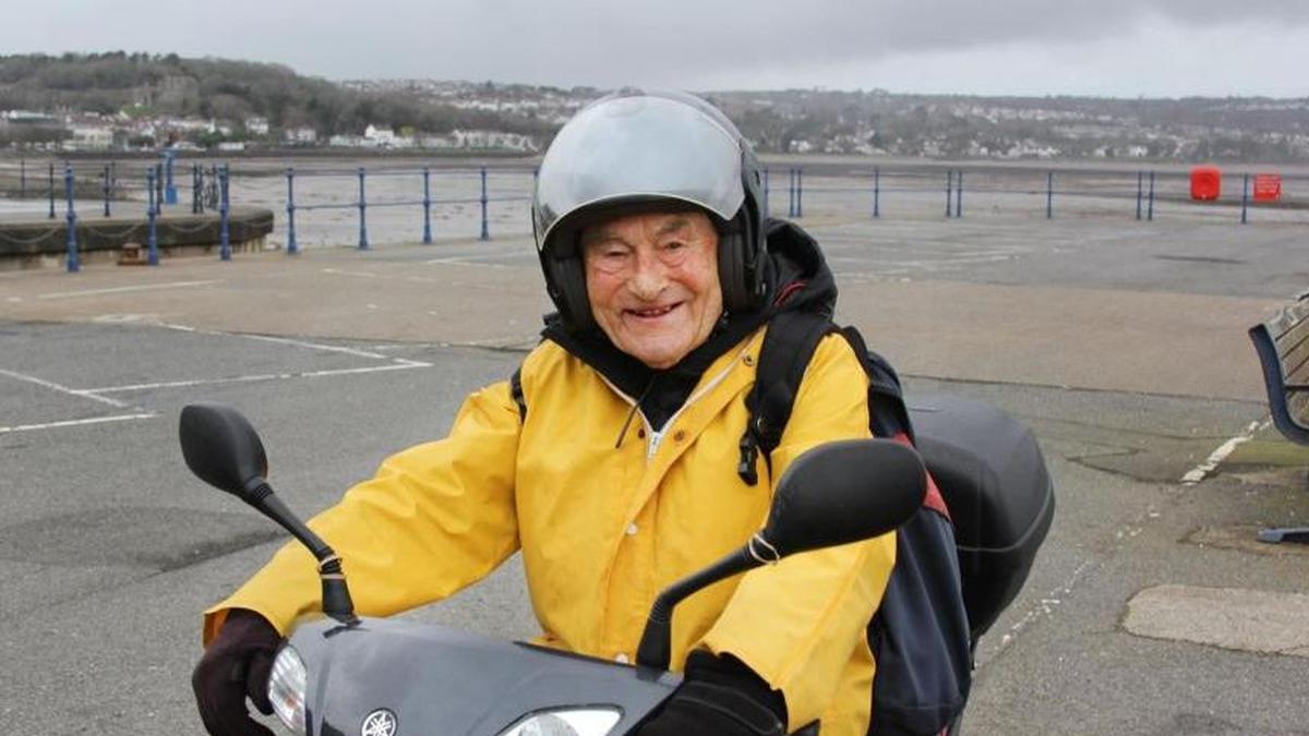 Menantang Kakek-Kakek Naik Motor - Otomotif Liputan6.com