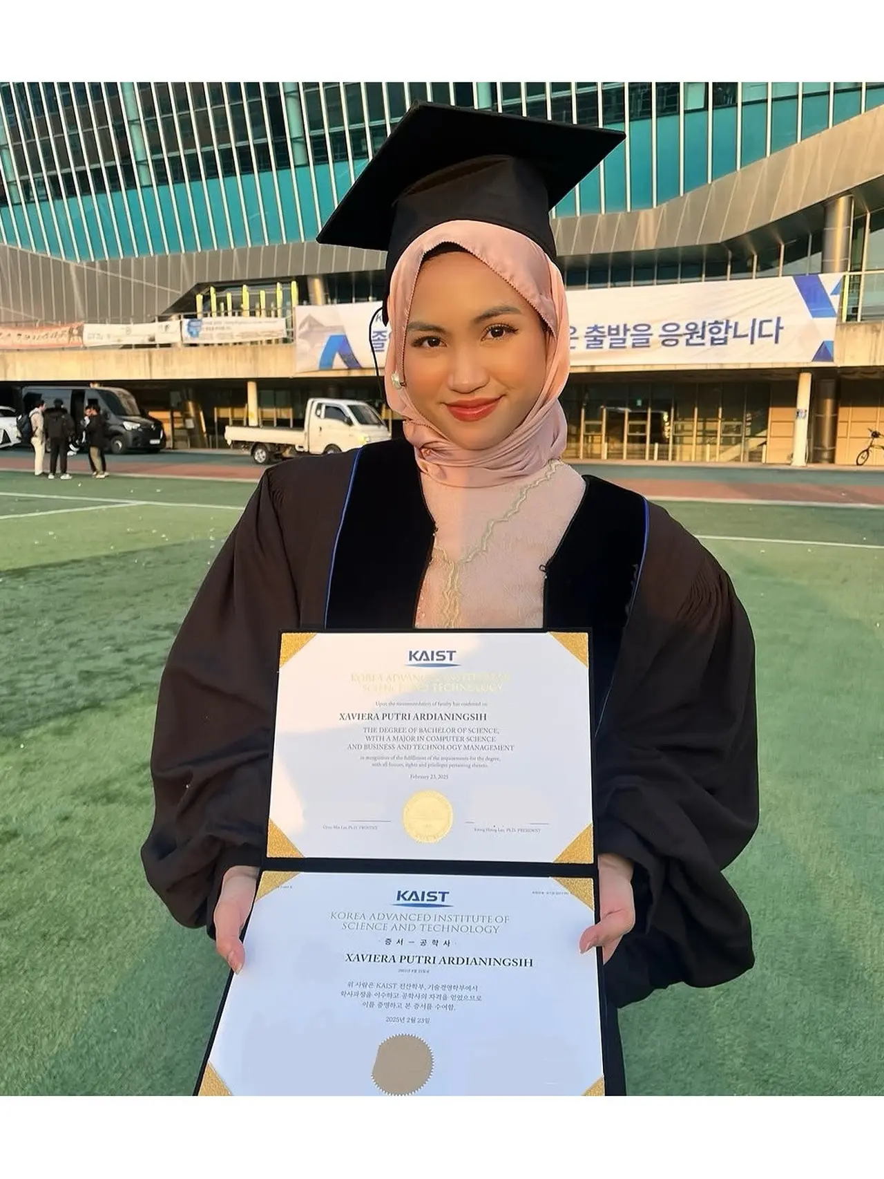 7 Potret Xaviera Putri Wisuda dari KAIST dengan Gelar Ganda, Didampingi Keluarga - Hot Liputan6.com