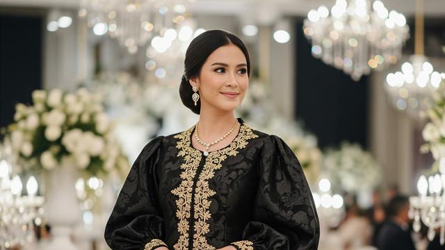 7 Model Atasan Brokat Hitam Bawahan Batik Terbaru, Gaya Kondangan Mewah ...