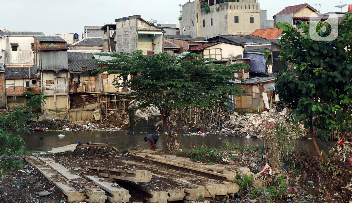 FOTO: Normalisasi Ciliwung Terhambat Pembebasan Lahan - Foto Liputan6.com