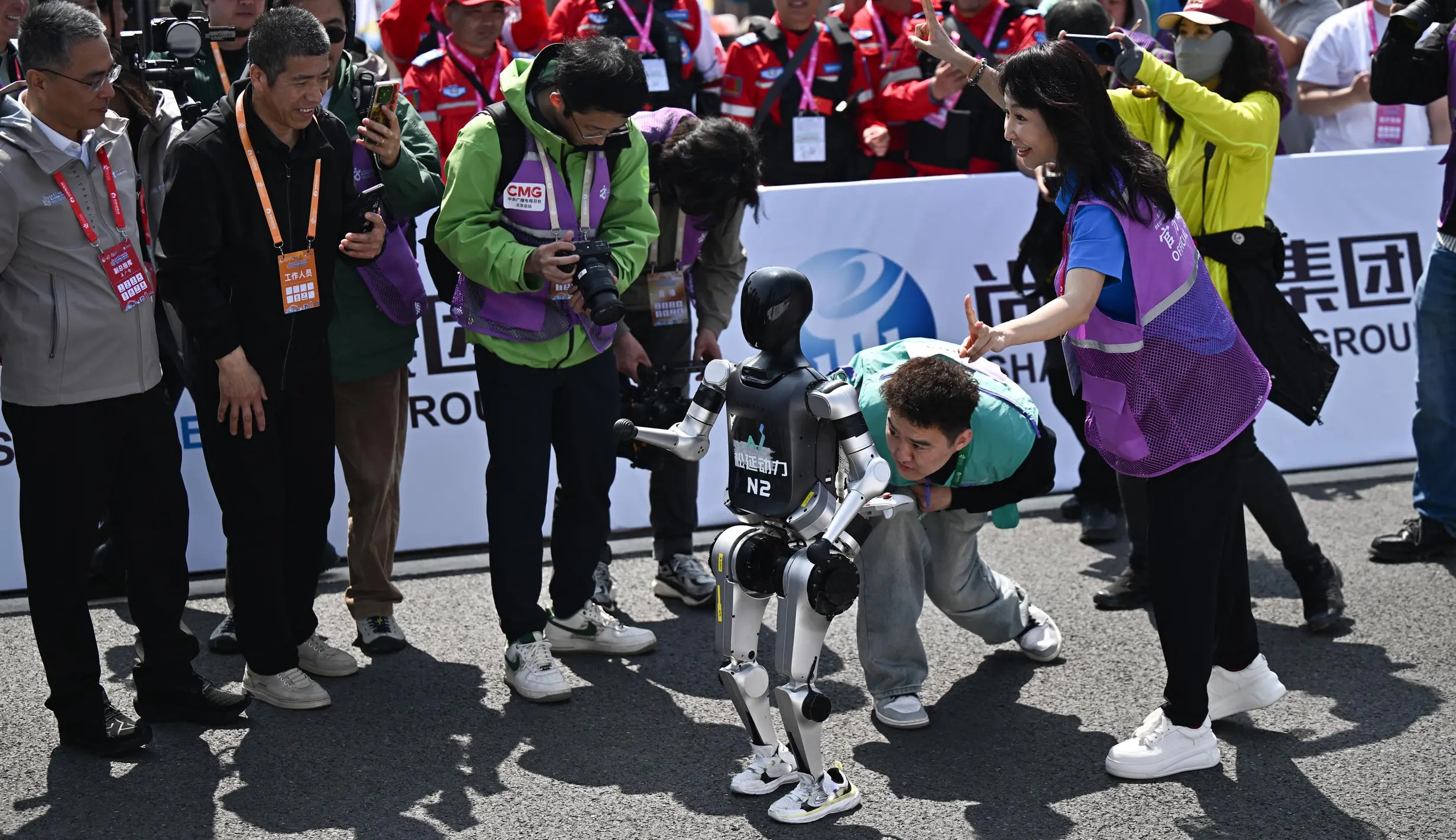 Puluhan Robot Humanoid Ikuti Lomba Lari Setengah Marathon di Beijing China - Foto Liputan6.com