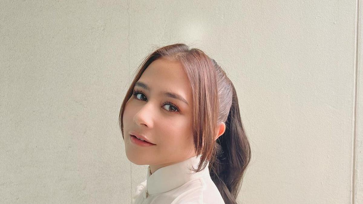 Fakta Menarik Prilly Latuconsina, Artis Cantik Berprestasi yang Suka ...