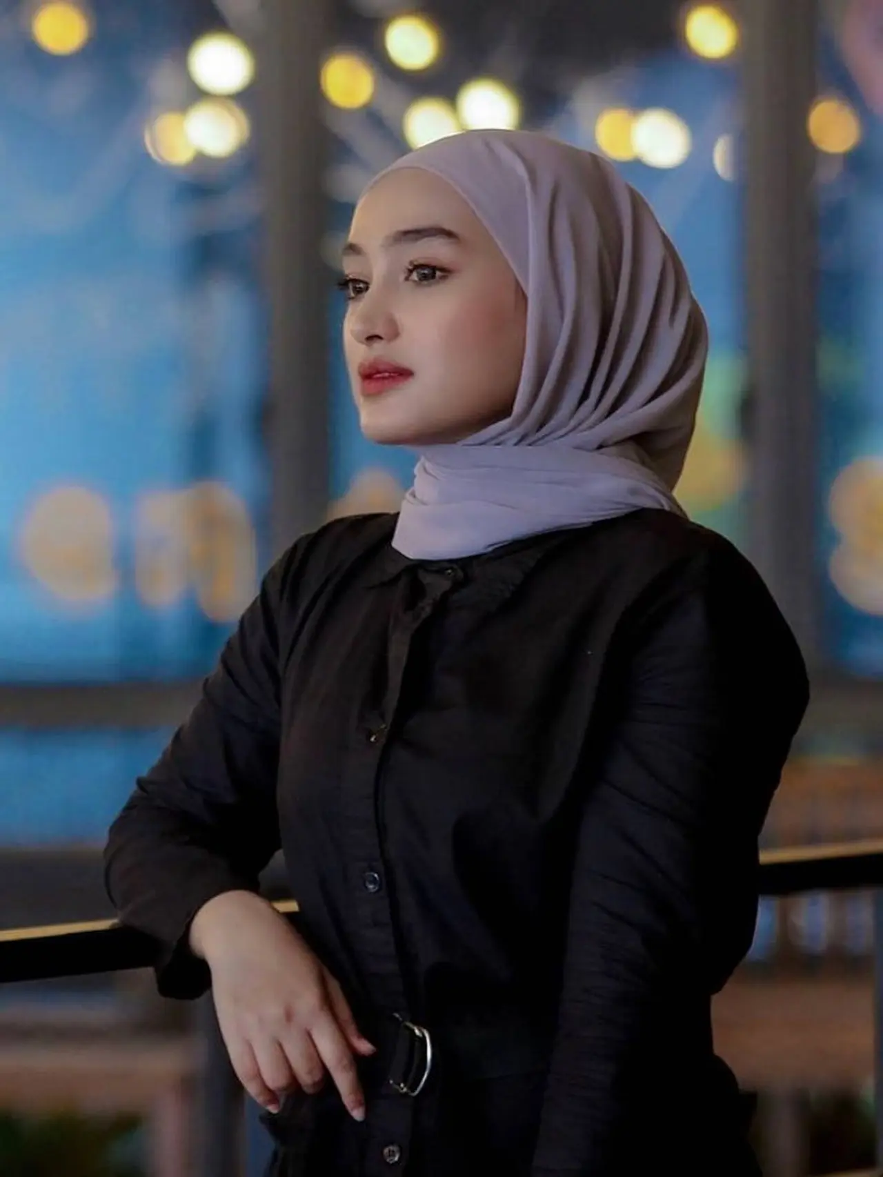 6 Potret Santyka Fauziah yang Kerap Tampil dengan Busana Hitam, ala ...