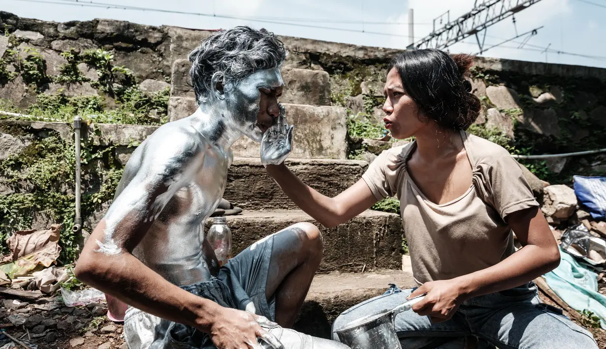 Fenomena Manusia Silver, Realitas Pahit di Tengah Megahnya Kota Jakarta ...