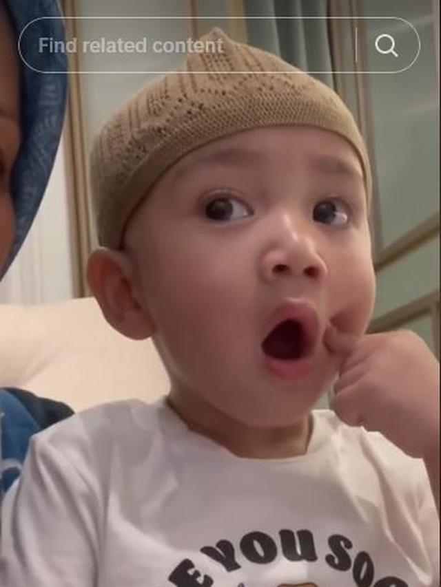 6 Potret Lucu Rayyanza Ikut Pengajian, Netizen: Cipung Calon Remaja Masjid