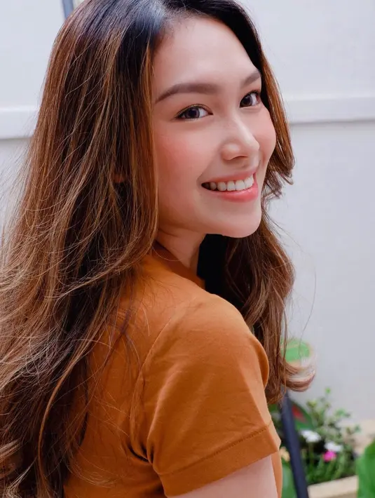 Potret Luthya Sury Mantan Pacar Baim Wong, Remake Foto Bareng Tyo dan ...