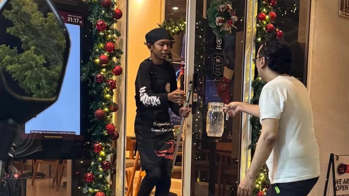 Dede Sunandar Nyaman Kerja di Restoran: Kalau Gengsi Anak Istri Tidak ...