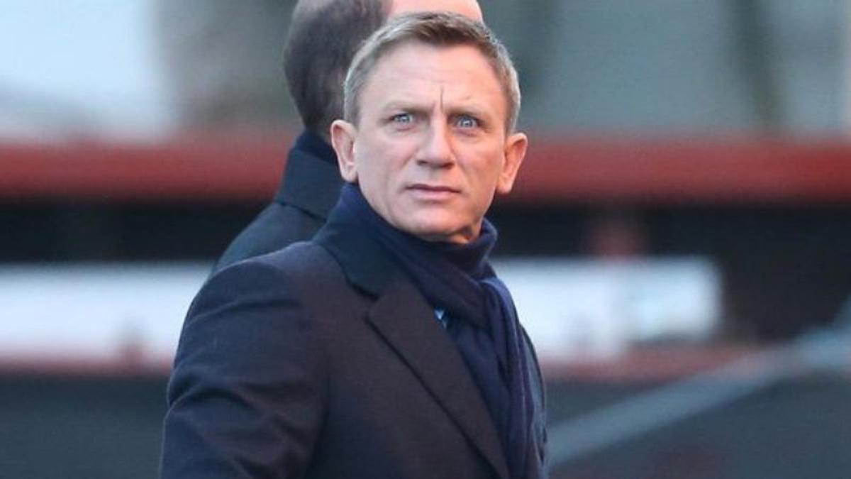 Pose Keren Daniel Craig di Poster Terbaru Spectre - Entertainment ...