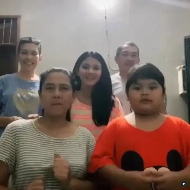 Go Public, Ini 6 Potret Mesra Lydia Kandou dan David Sumendap yang Curi Perhatian - Hot Liputan6.com