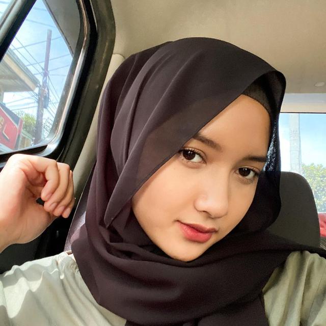 6 Pesona Yuriska Patricia Kekasih Kiki Farrel saat Pakai Hijab, Makin ...