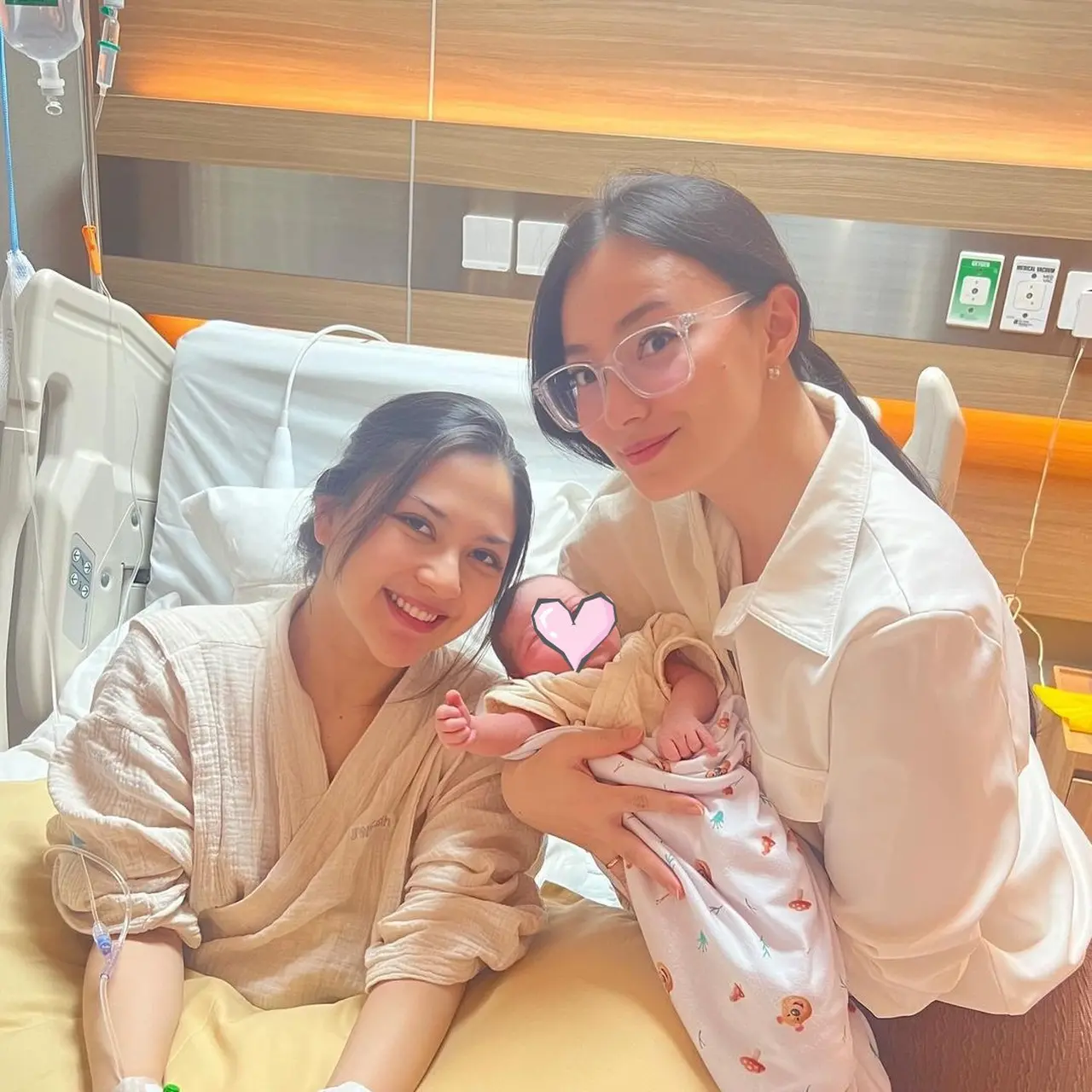 6 Artis Jenguk Jessica Mila Usai Melahirkan, Puji Paras Baby Kyarra ...