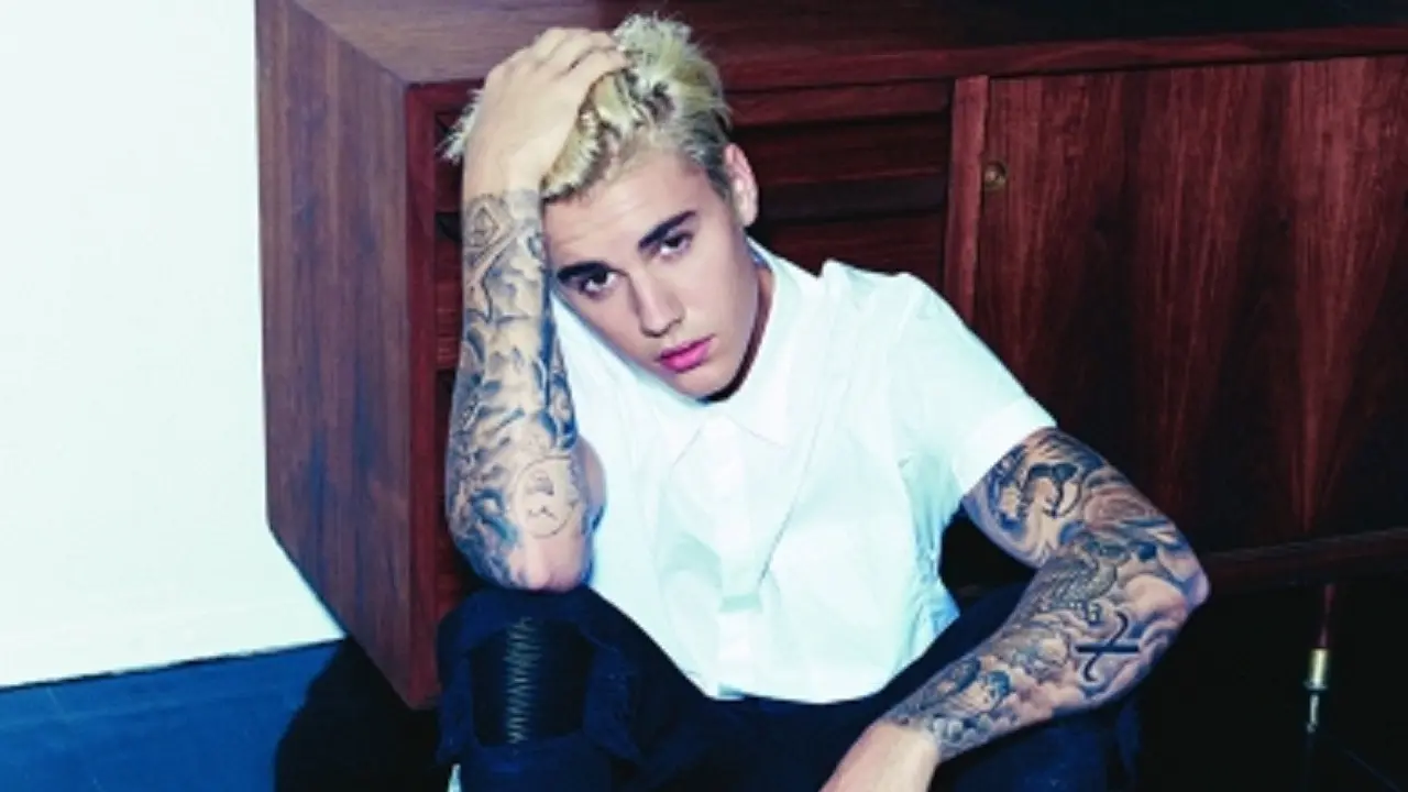 Justin Bieber Pamer Tato Baru di Perut, Tiru Rihanna? - ShowBiz ...