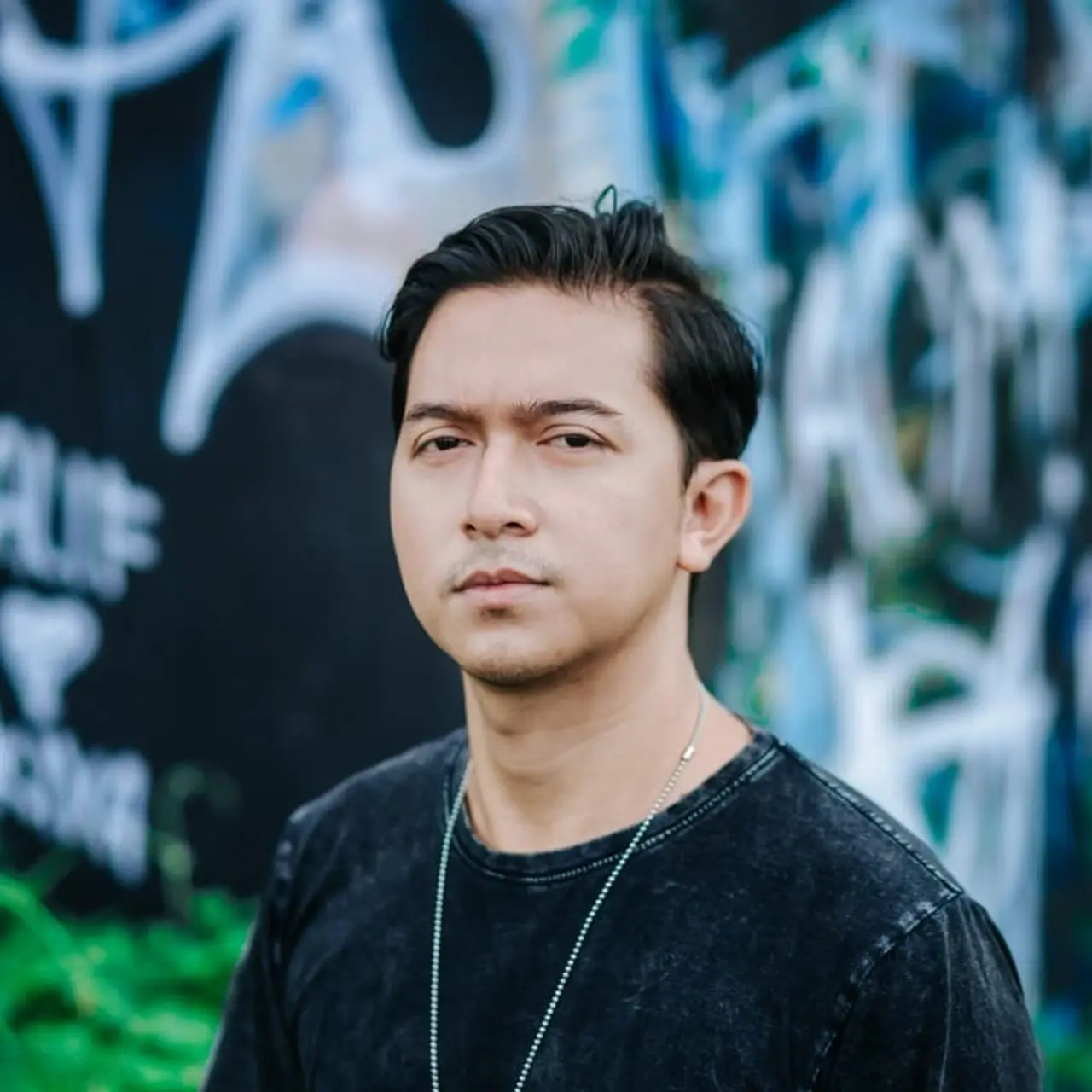 6 Potret Terbaru Putra Dinata, Pemeran Julian di 'Cinta Bersemi di Putih Abu-Abu' - Hot Liputan6.com